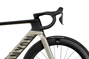 Canyon Aeroad innovative & integrated cockpit with ‘wings’ | RACERS.TECH